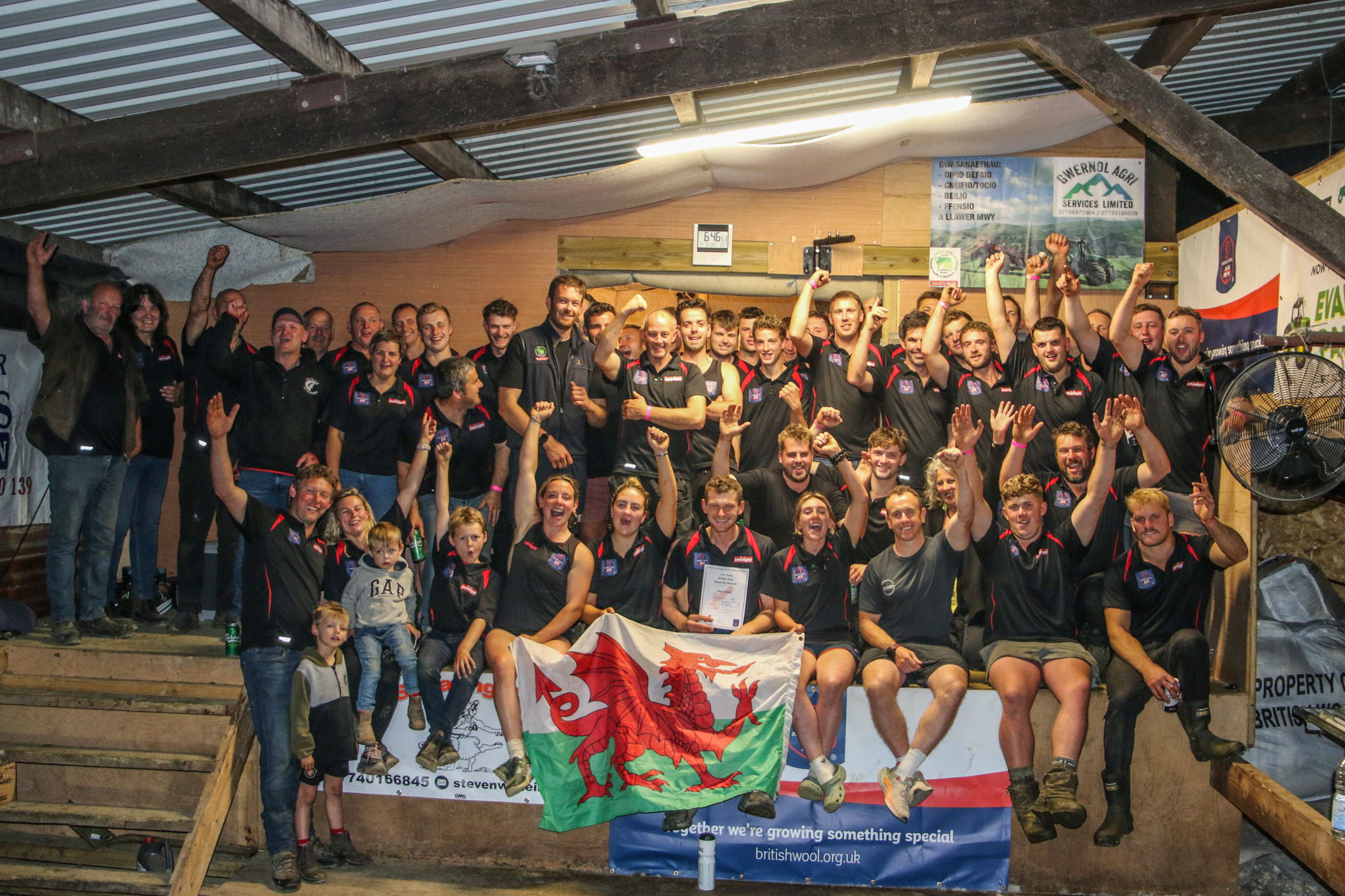 Huw achieves a new British Shearing Record - British Wool